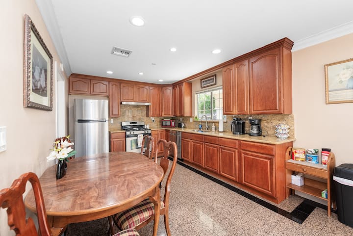 Lovely, Full Function Guest House With Privacy. - Simi Valley, CA