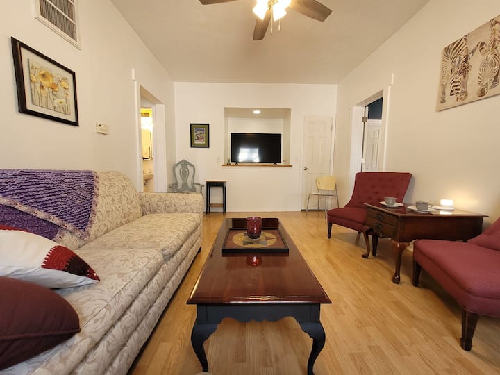 Fully Furnished - City Comfort - Muncie, IN