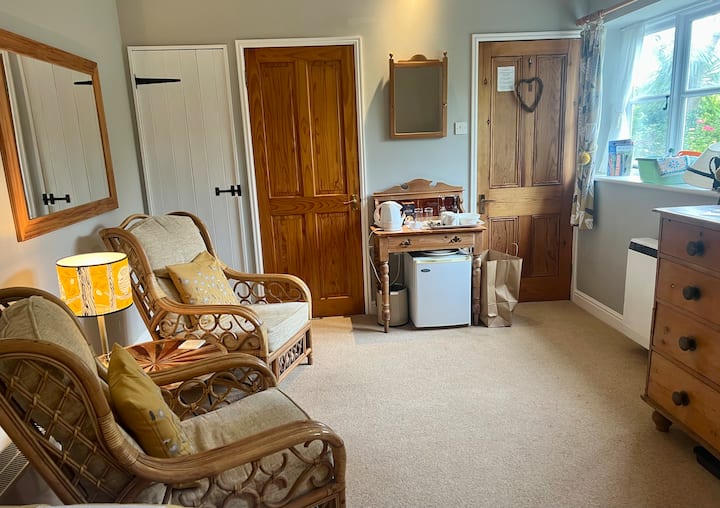 Coastal Hidden Gem - Twin Ensuite Room - Wells-next-the-Sea