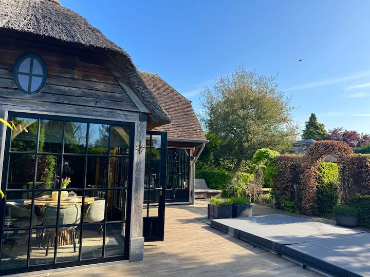 Green Oak Cottage With Private Wellness & Garden - Sittard