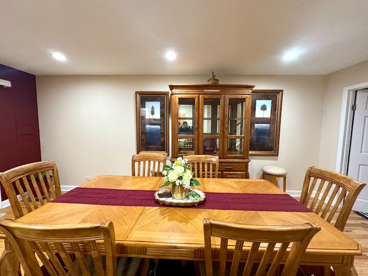 Upscale 3 Bed 1.5 Bath Near Chicago O'hare Airport - Chicago O'Hare Airport (ORD)