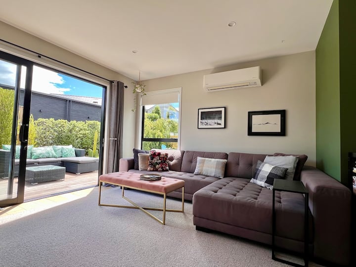 Modern Bespoke Wanaka Haven - Wanaka