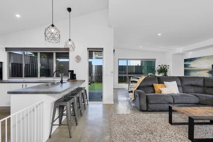 “Forty Four B” On Twynam - 진다바인