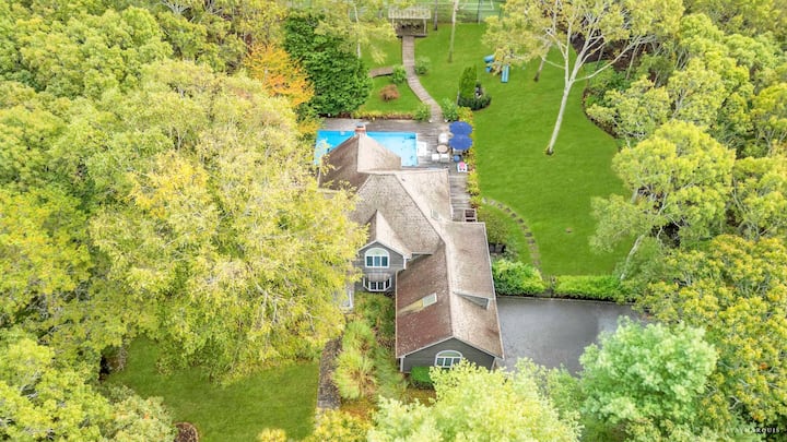 New Hamptons Escape — Tennis, Pool, Privacy - The Hamptons, NY