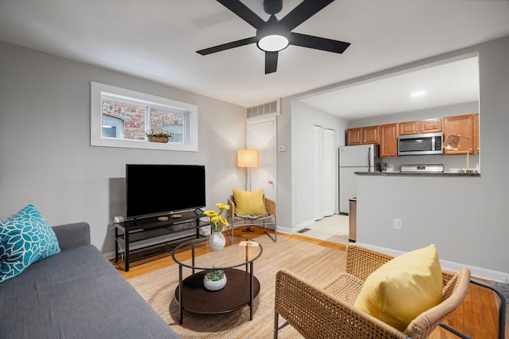 ✮✮ Museum District - Beautiful W/ Parking!  ✮✮ - Richmond, VA