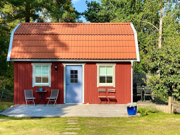 Charmig Stuga Med Mälaren Och Naturen Som Granne - Märsta