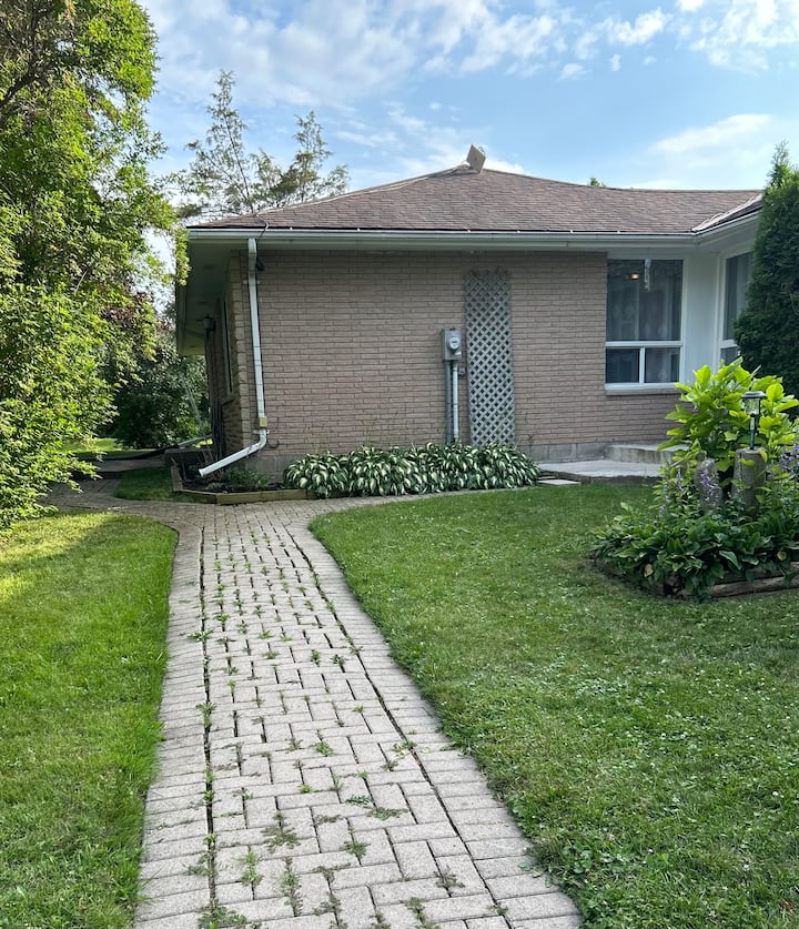 Cozy Bungalow In Belleville - Belleville