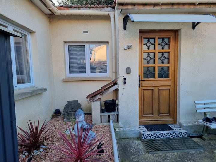 Petite Maison Calme Au Fond Du Jardin - Draveil