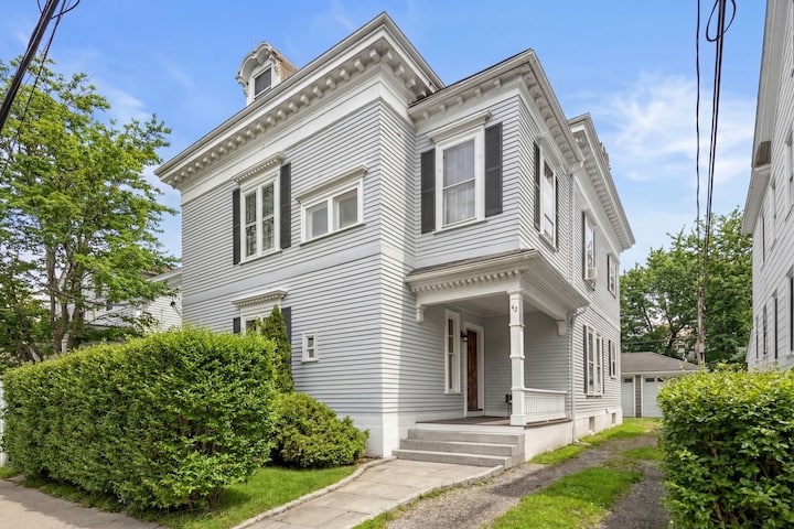 Beautiful Victorian Walking Distance To Town M3 - Newport, RI