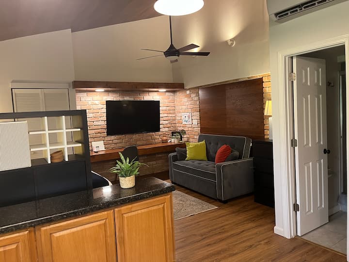Special Offer: Cozy Cabin In Rancho Viejo - Brownsville, TX