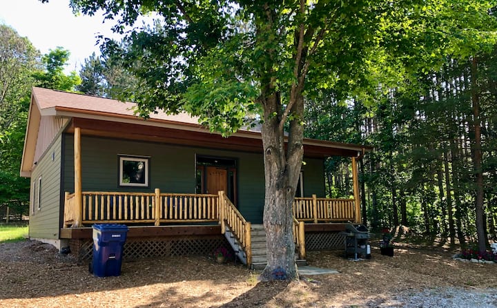 Whispering Pines Cabin On M22 - Glen Arbor, MI