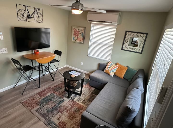 Dunedin Suite West, A Centrally Located Getaway - Dunedin, FL