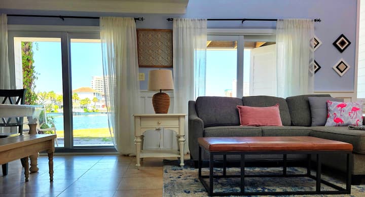 Peaceful Coastal Stay • Walk To Beach • Lake Views - Destin, FL
