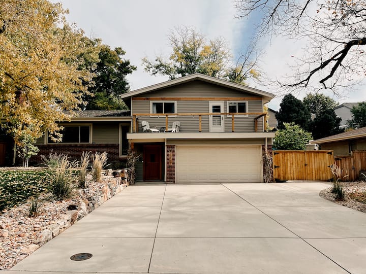 Stylish Mcm Home W/ Hot Tub + Home Office - Highlands Ranch, CO