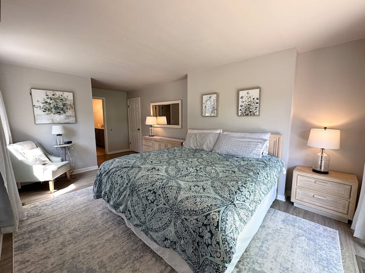 Large Condo: Many Amenities, Updates & Pickleball! - Missouri