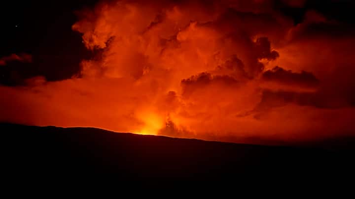 Au Pied De La Fournaise,entre Mer Et Coulées. - La Réunion