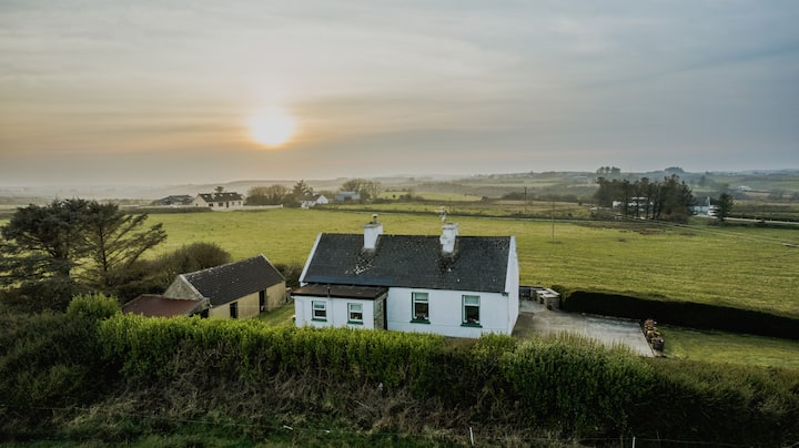 A Charming Cottage Built In 1935, Giant's Cottage - Irlanti