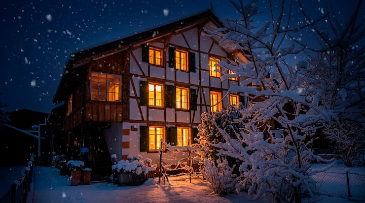 Orange Apartment With A View To Jungfrau - Wilderswil