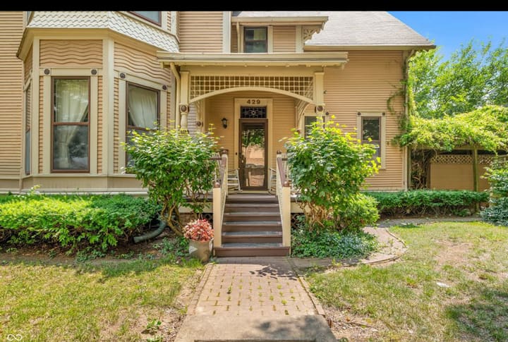 Great Downtown Location - Indiana