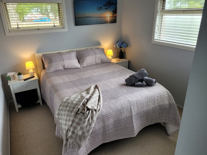 Beneath The Golden Oak - Walk To Town - Matamata