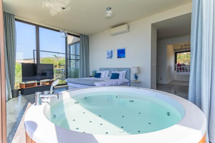 Azul Suite (Age 15+) - Lebanon