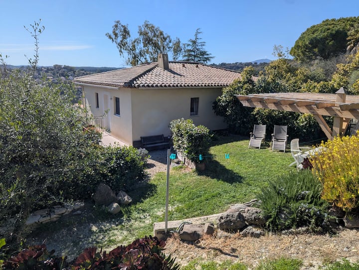 Haut De Villa Avec Jardin Privé Plain-pied, Calme - Alpes-Maritimes