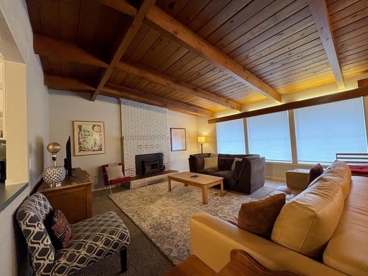 The Central Getaway | Cozy 2br W/ Private Yard - Eugene, OR