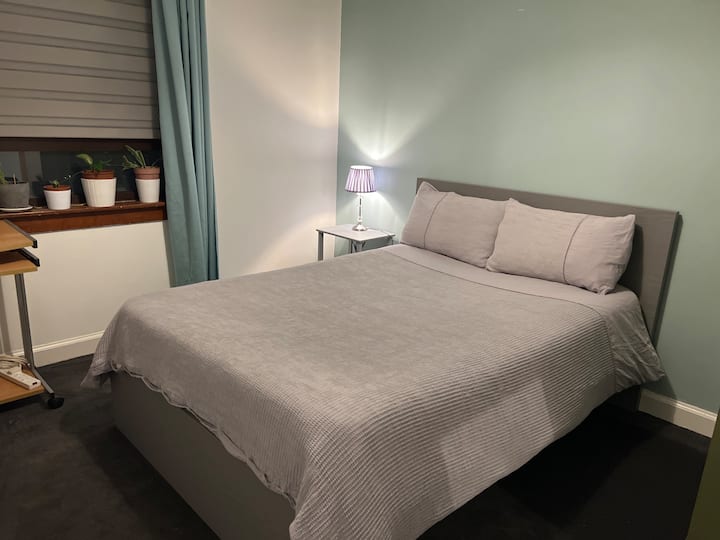 Comfortable Bedroom Near Edinburgh - Livingston