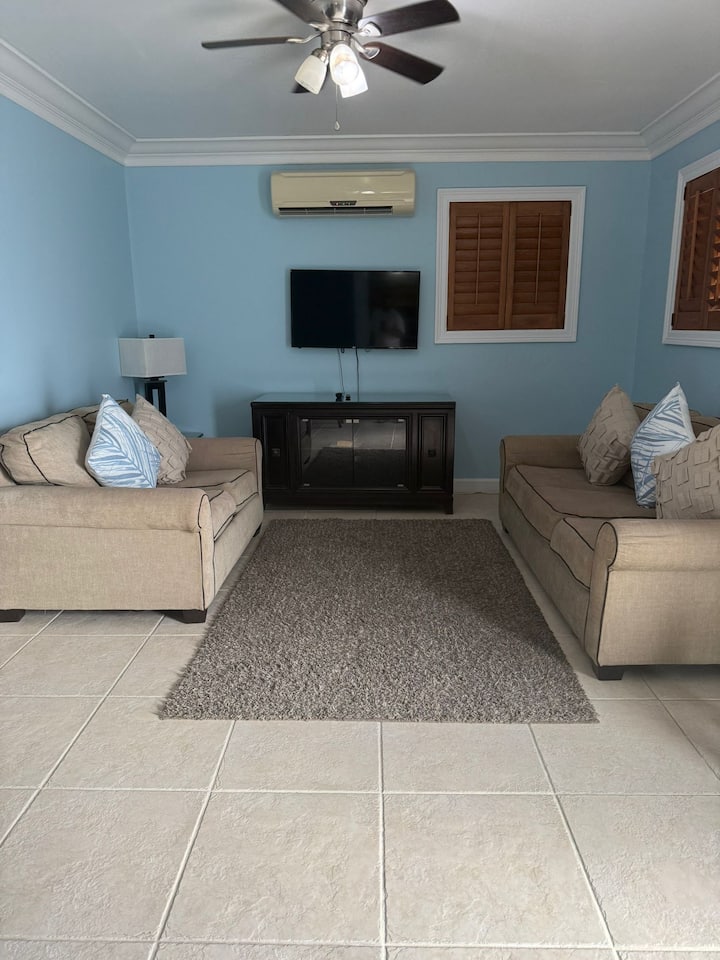 Eton Manor 4 Cable Beach - Nassau