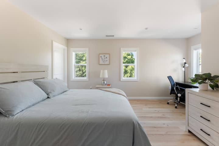 Bright Pasadena Home Just Minutes To Caltech - Pasadena, CA