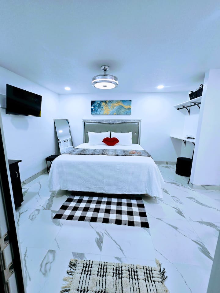 Luxury Nature Escape With Private Patio. - Camping World Stadium - Orlando