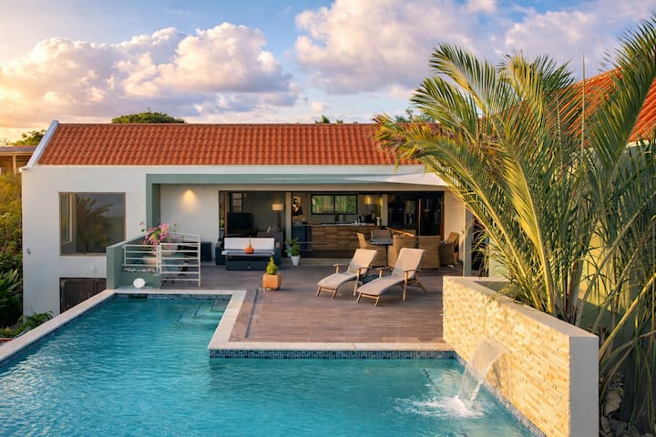 Salt Lake-ocean View Design Villa, Private Pool - Curaçao