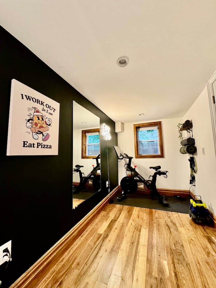 * * 2-bedrooms, Gym, Washer/dryer, Outdoor Space!* - Manhattan, NY