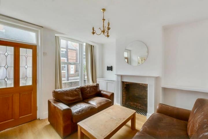 Modern King-size 2-bed | Free Parking - Nottingham