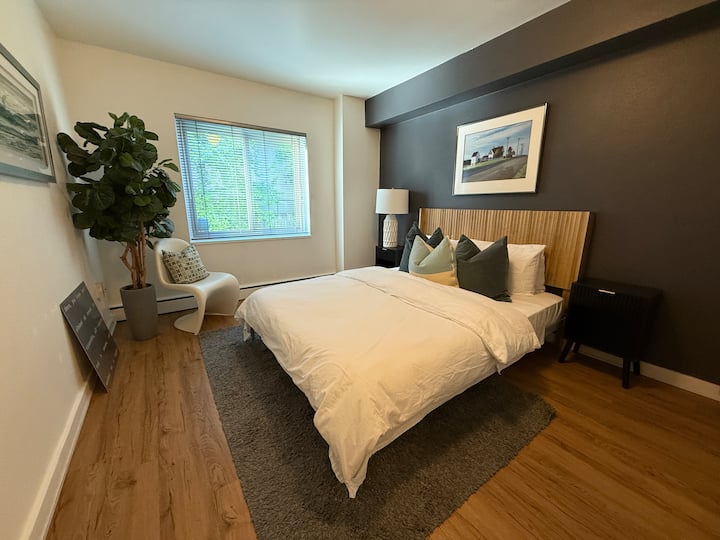 Convention Center Condo W/parking, Walk To It All. - Seattle, WA