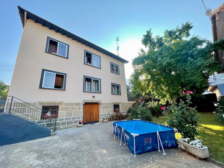 Chalet Con Gran Jardín En El Centro De Jaca - Sabiñánigo
