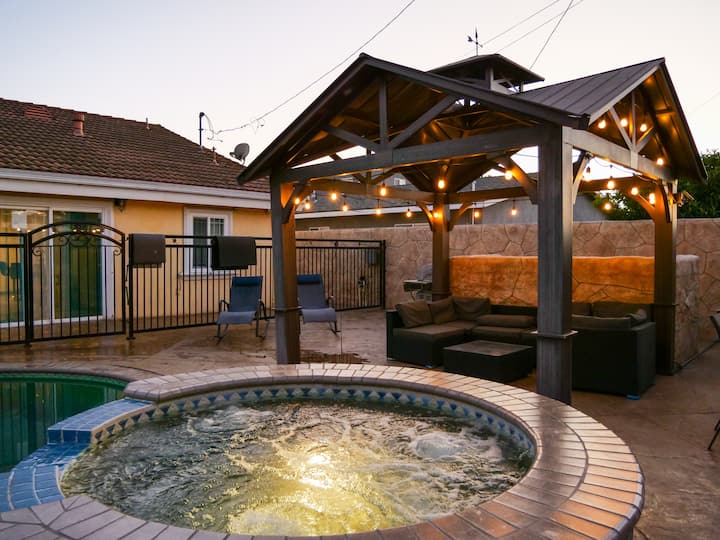 Disney Resort With Pool - Anaheim, CA