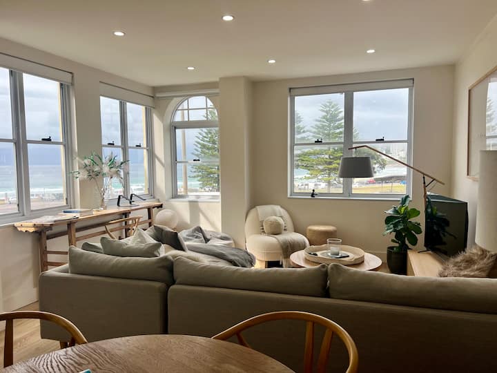 Beachfront Ocean Views As Featured @Aquabumps - Bondi Beach