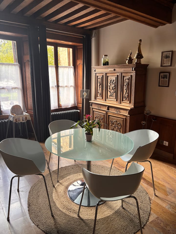 Maison Intra Muros Avec Piscine Et Jardin - Langres