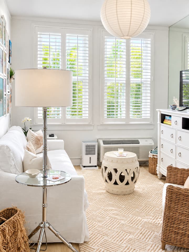 Pb Island/walkable/poolview/freeparking/wifi/beach - Palm Beach, FL