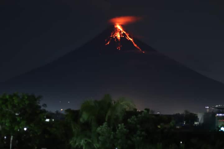 Entire Floor With 2 Rooms For Family/ Group Of 6 - Legazpi City