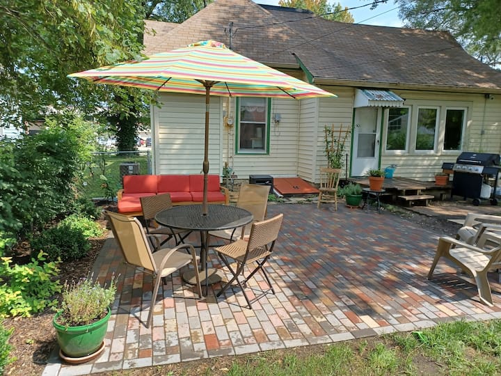 Cozy Downtown Gem With Amazing Outdoor Space - Kansas state university, Manhattan