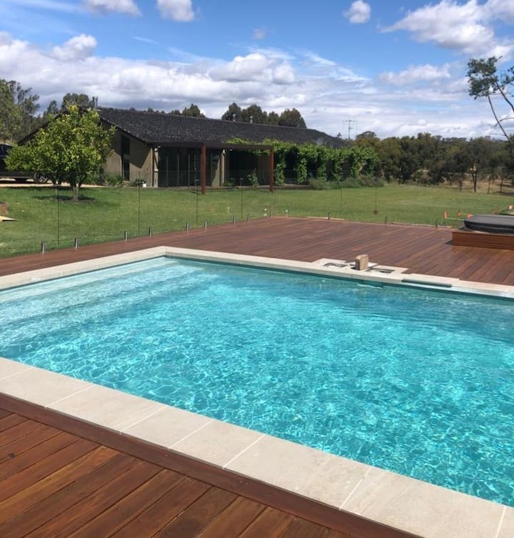 Magnificent Serene Farmhouse Retreat - Seymour