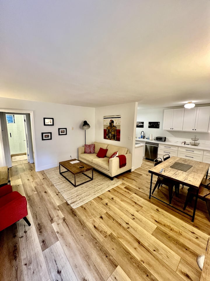 Newly Renovated! - Cozy 1 Bed, 4 Blocks From Beach - Santa Monica, CA