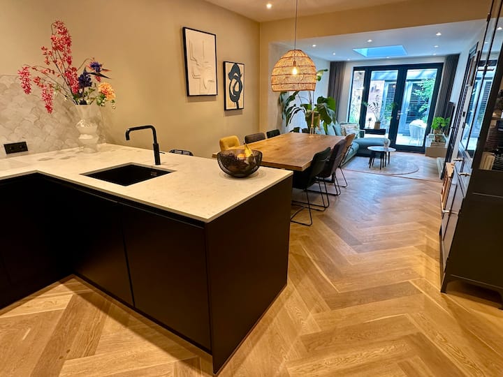 Stylish Apartment With Luxury Kitchen In Amsterdam - 