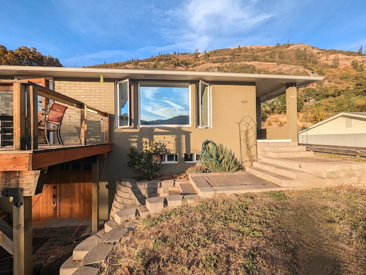 Mayor's Manor: Riverview, Deck, Gym And Sauna - White Salmon, WA