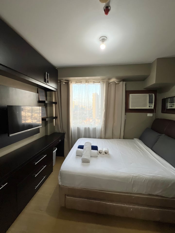 Nearby Bgc, Mckinley, Smaura, 1br,wififiber300mbps - Taguig