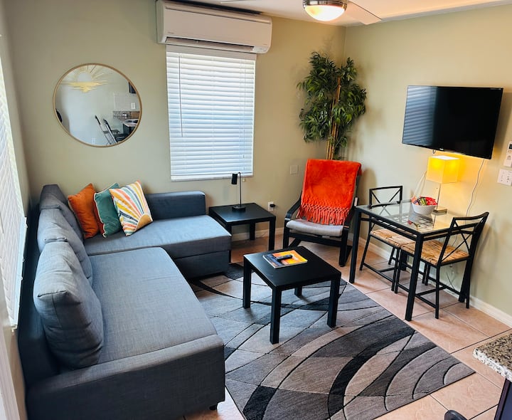 Dunedin Suite East, Near Pinellas Trail/ Beaches - Dunedin, FL