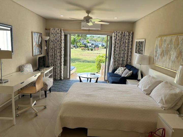 Elegant Studio, Rockley Resort, Outdoor Patio - Worthing