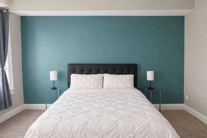 Modern Private Room W/ Bath • Near Downtown - Baltimore, MD